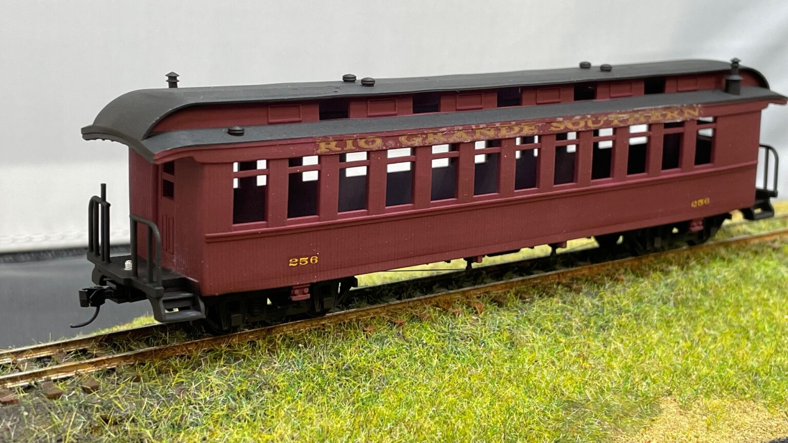 HOn3 Models - Ride Trains
